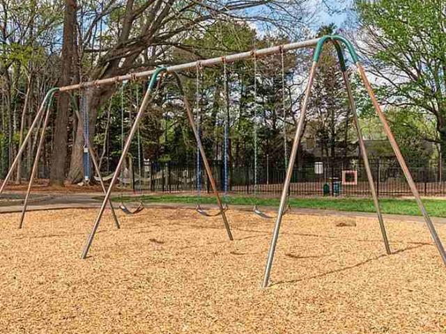 Aurora Studio Apartment for Rent at 1425 Eastcrest Dr, Charlotte, NC 28205 Briarcreek Woodland
