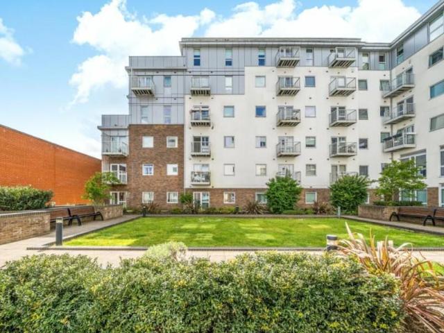 Austen House, Guildford GU1 2 bed apartment to rent £2,100 pcm £485 pw