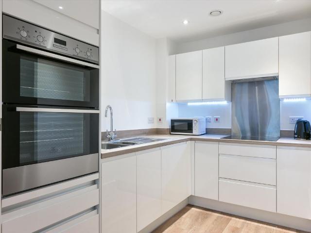 Austen House, Station View, Guildford, Surrey GU1, 1 bed flat to rent, £1,700 pcm | PrimeLocation