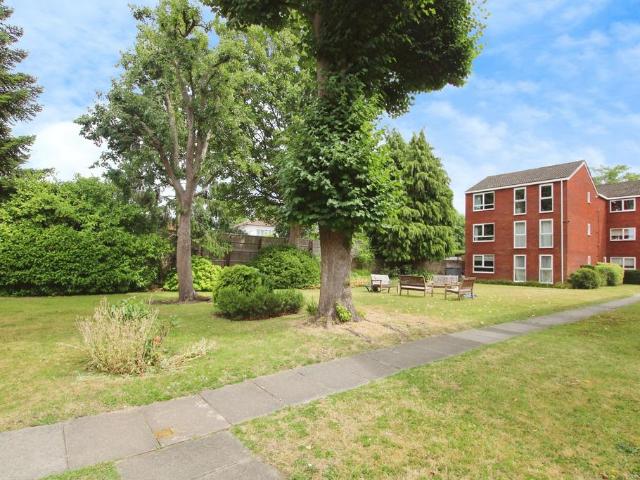 Austin Court, Village Road, EN1 2 bed flat to rent £2,000 pcm £462 pw