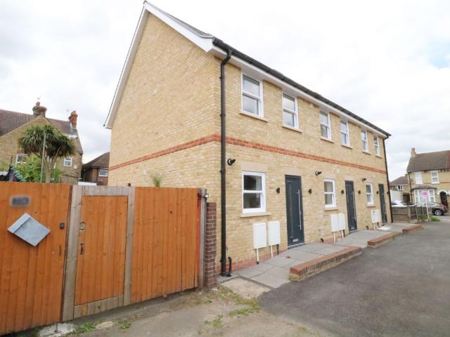 Austin Close, Snodland ME6, 3 bed end terrace house to rent, £1,500 pcm | PrimeLocation