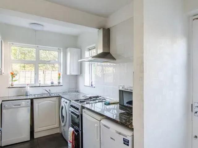 Austin Avenue, Blackbrook, London, BR2 8AJ, United Kingdom | 3 bed duplex for rent #138694553 | Rentberry