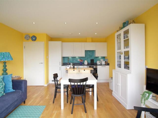 Austin House, London SW2 2 bed flat to rent £2,250 pcm £519 pw