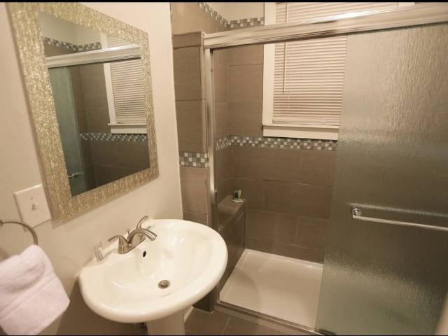 Austin St 1414 Studio Apartment for Rent at 1414 Austin St, Houston, TX 77002 Downtown Houston