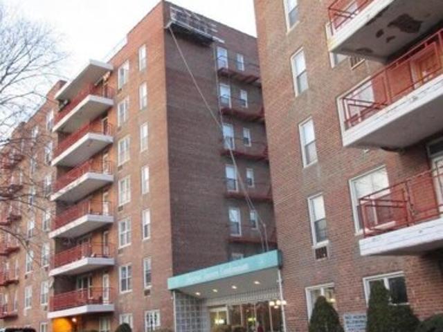 Austin Pl Apt W, Staten Island, Condo For Sale