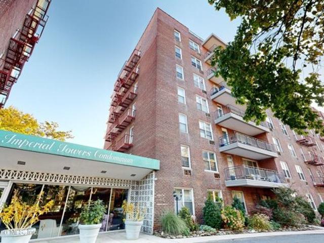 Austin Pl Apt Y, Staten Island, Condo For Sale