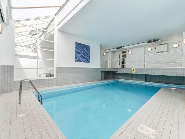 Austin Road, Battersea, London, SW11 2 bed flat to rent £2,701 pcm £623 pw