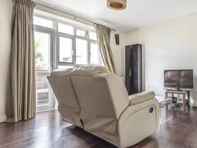 Austin Road, London, SW11 5JP, United Kingdom | 3 bed house for rent #167620534 | Rentberry