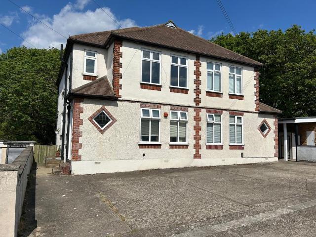 Austral Drive 2 bed apartment to rent £1,700 pcm £392 pw