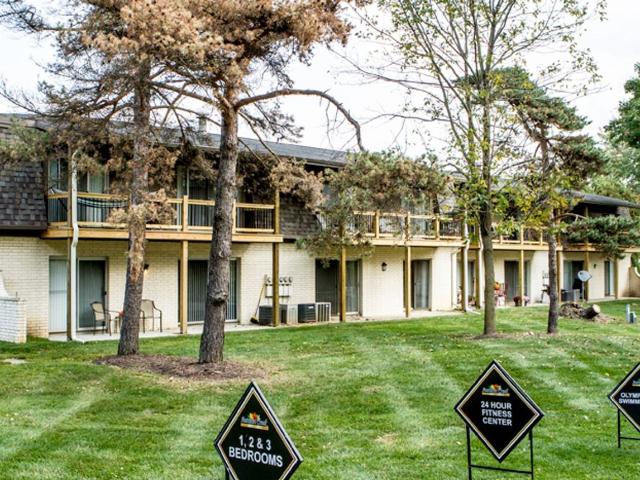 Autumn Creek Apartment Homes 2 Bedroom Apartment for Rent at 2034 Ardmore Ave, Fort Wayne, IN 46802 Westwood Fairway