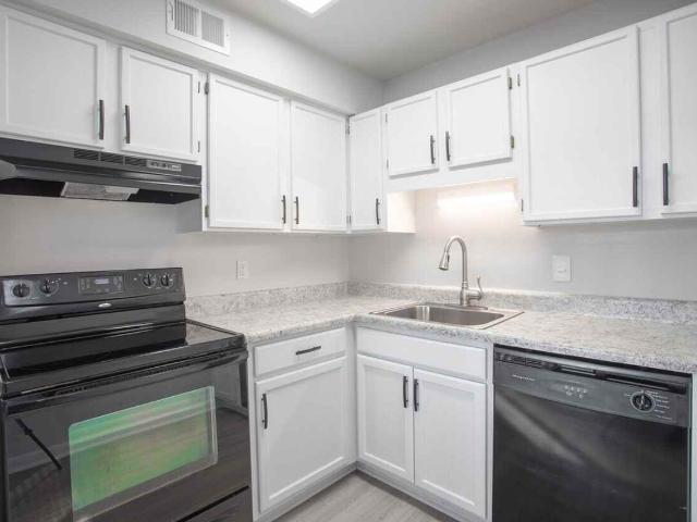 Autumn Lakes Apartments 2 Bedroom Apartment for Rent at 372 Beechmont Dr, Newport News, VA 23608 Epes