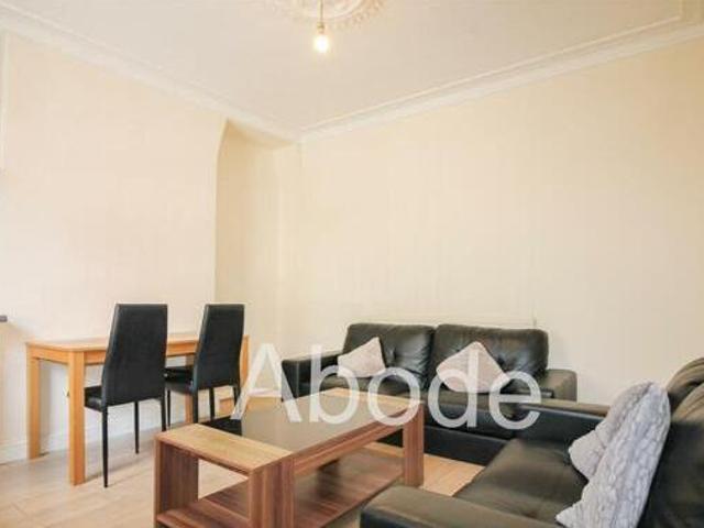 Autumn Street, Hyde Park, 3 Bedroom House