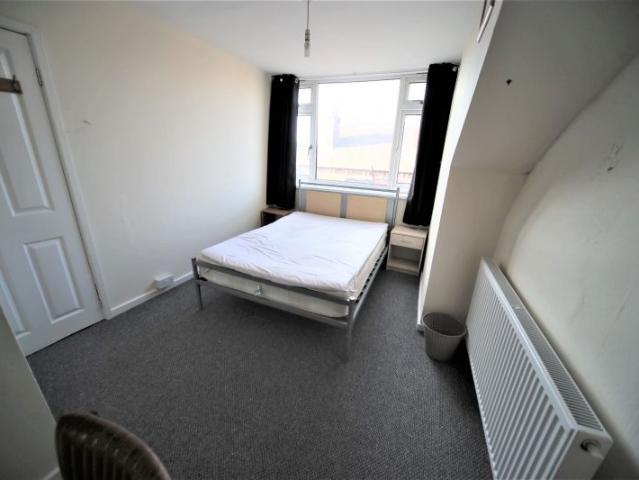 Autumn Street, Hyde Park, Leeds LS6, 2 bed terraced house to rent, £442 pppm | PrimeLocation