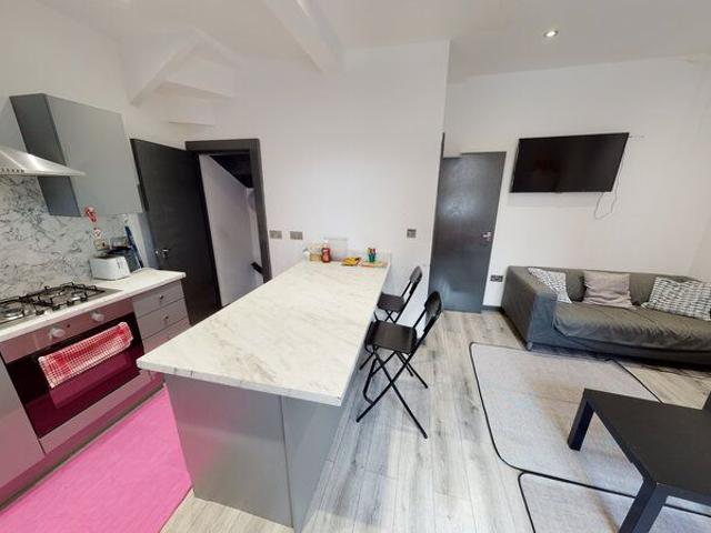 Autumn Street, Hyde Park, Leeds LS6, 4 bed shared accommodation to rent, £507 pppm | PrimeLocation
