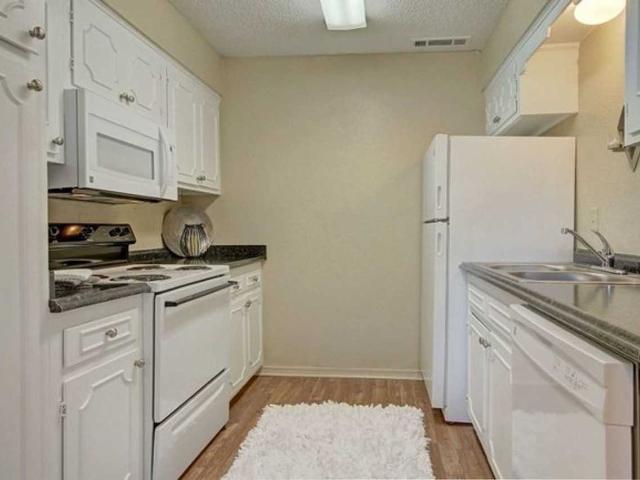 Autumn Woods 1 Bedroom Apartment for Rent at 5151 S Utica Ave, Tulsa, OK 74105 Heller Park