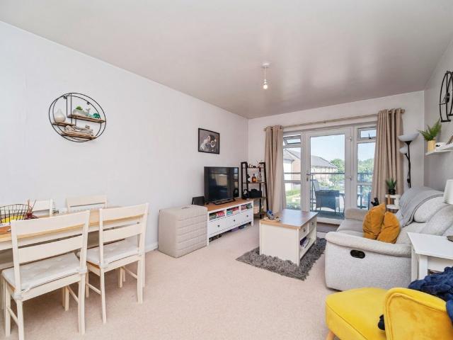 Autumn Way, West Drayton UB7, 1 bed flat to rent, £1,500 pcm | PrimeLocation