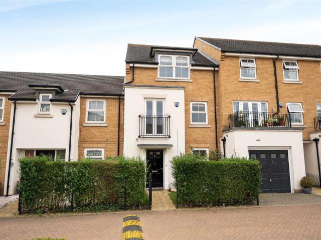 Autumn Way, West Drayton UB7 4 bed townhouse to rent £2,650 pcm £612 pw