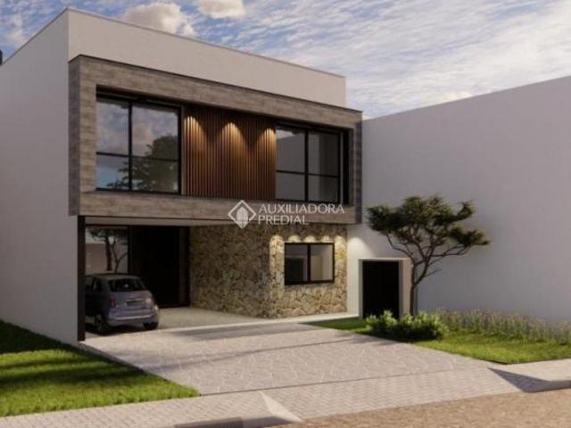 Auxiliadora vende sobrado com quatro dormitórios!