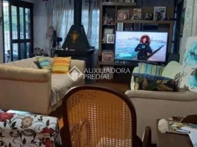 Auxiliadora Predia Vende Casa Térrea de Esquina Bairro Três Figueiras