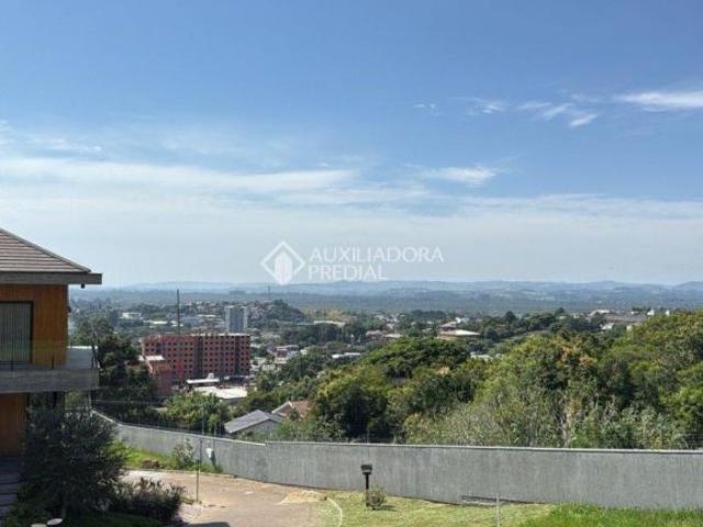Auxiliadora Predial Novo Hamburgo vende ótimo terreno em condomínio com 393,05m2. Lugar alto e segur