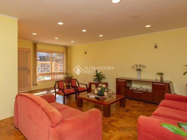 AUXILIADORA PREDIAL, VENDE: Ótima Casa com 3 dormitórios, 3 vagas no bairro Medianeira
