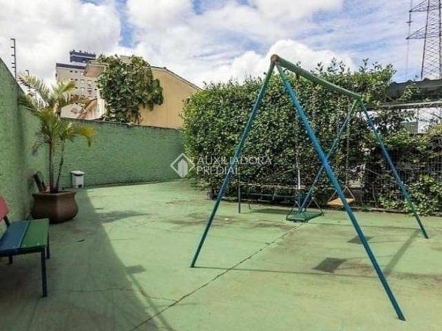 Auxiliadora Predial Vende Casa em condomínio fechado, localizada no bairro Sarandi, em Porto Alegre