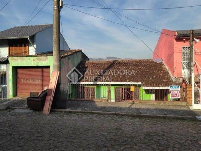 Auxiliadora predial vende casa no bairro Jardim Carvalho em Porto Alegre