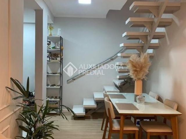 Auxiliadora Predial vende cobertura com 125,85m² privativos,com 2 quartos sendo 1 com suíte