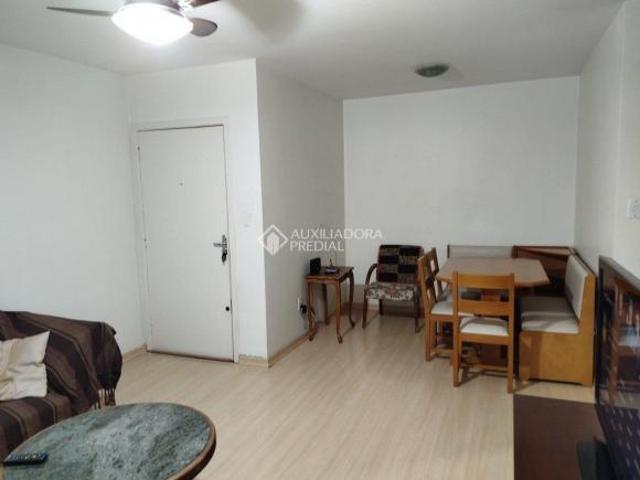 Auxiliadora Predial vende excelente apartamento semimobiliado no Bairro Centro