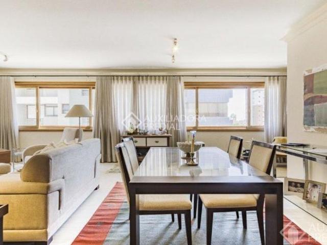 Auxiliadora Predial vende Excelente e amplo apartamento de 3 dormitórios numa ótima localização no B
