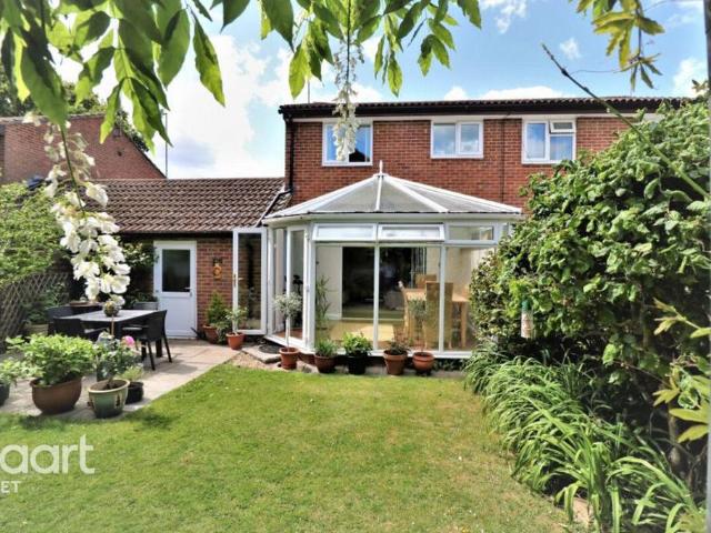Avocet Crescent, Sandhurst 3 bed semi detached house to rent £1,895 pcm £437 pw