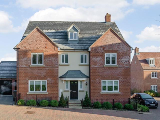 Avocet Road, Hemel Hempstead, Hertfordshire HP3, 6 bed detached house to rent, £3,750 pcm | PrimeLocation