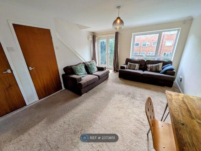 Avon Drive, Birmingham B13, 2 bed maisonette to rent, £950 pcm | PrimeLocation