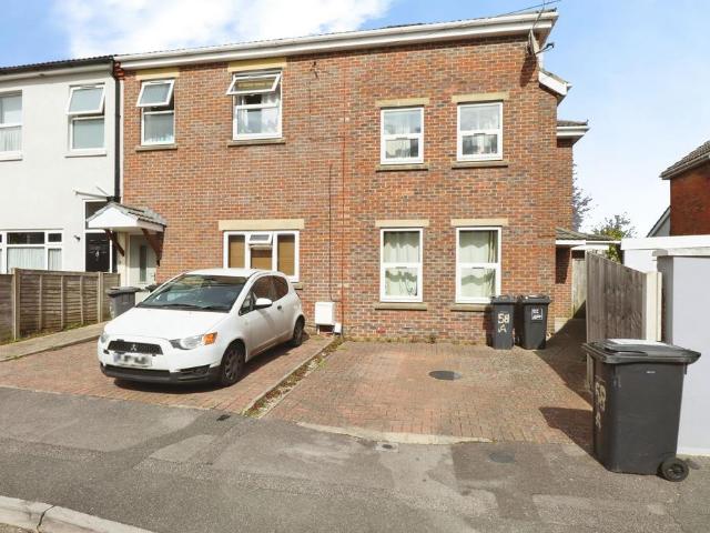 Avon Road, Bournemouth BH8 5 bed property to rent £2,650 pcm £612 pw