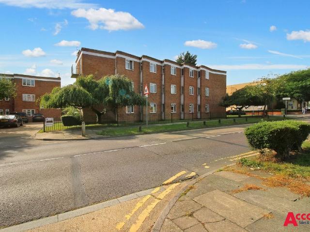 Avon Road, Upminster RM14, 2 bed flat to rent, £1,600 pcm | PrimeLocation