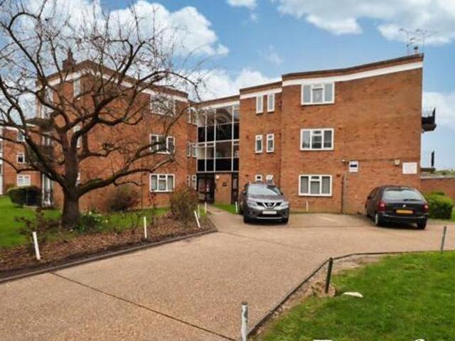 Avon Road, Upminster, 3 Bedroom Apartment