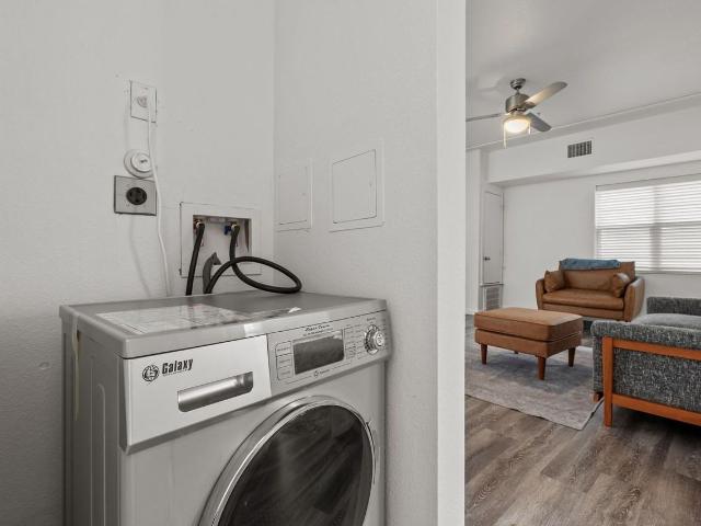 Avon @ 22nd 3 Bedroom Apartment for Rent at 911 W 22nd St, Austin, TX 78705 West University