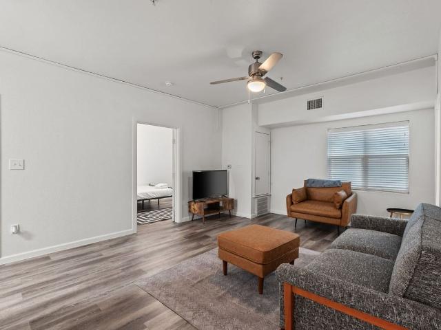 Avon @ 22nd 1 Bedroom Apartment for Rent at 911 W 22nd St, Austin, TX 78705 West University