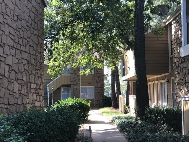 Avondale 1 Bedroom Apartment for Rent at 6760 South Trenton Avenue, Tulsa, OK 74136 Collegiate Square