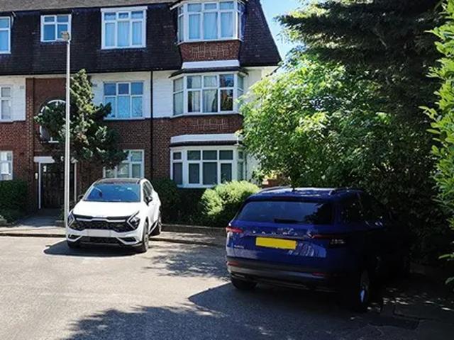 Avondale Court, London, E18 2RD, United Kingdom | 2 bed apartment for rent #167385917 | Rentberry