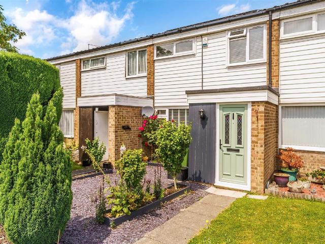 Avondale Close, Horley RH6, 3 bed terraced house to rent, £2,000 pcm | PrimeLocation