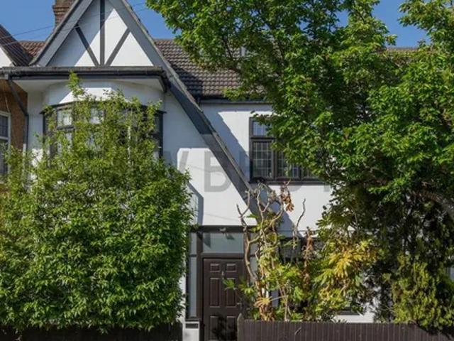 Avondale Crescent, London, IG4 5NX, United Kingdom | 1 bed townhouse for rent #167251190 | Rentberry