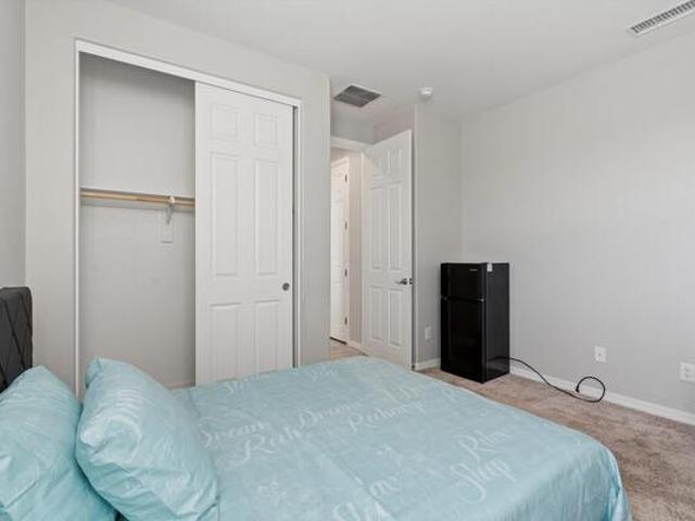 Avondale House with Living Room. Comfortable & Beautiful