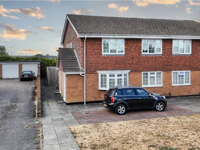 Avondale, Maidenhead, Berkshire SL6, 2 bed maisonette to rent, £1,650 pcm | PrimeLocation