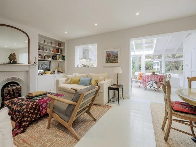 Avondale Park Gardens, London, W11 3 bed house to rent £8,233 pcm £1,900 pw