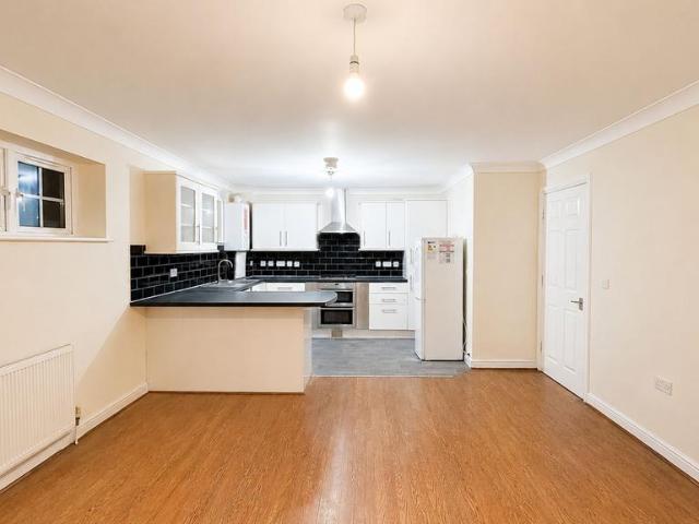 Avondale Road, Kanwar Heights, CR2 2 bed flat to rent £1,850 pcm £427 pw