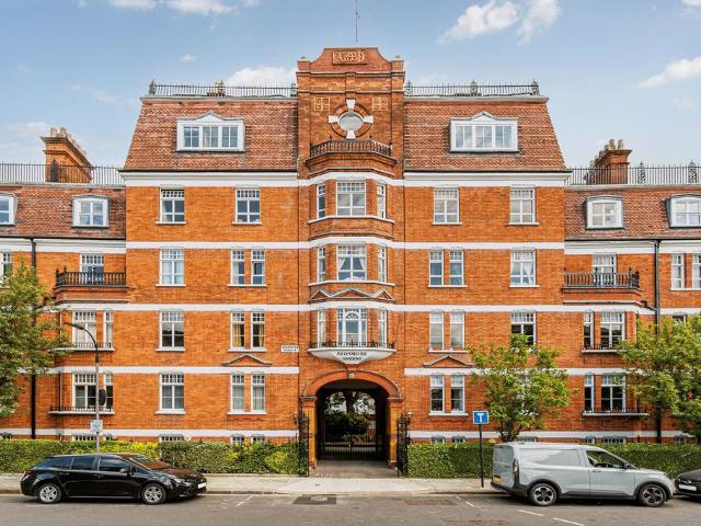 Avonmore Gardens, Kensington Olympia W14 3 bed flat to rent £3,000 pcm £692 pw