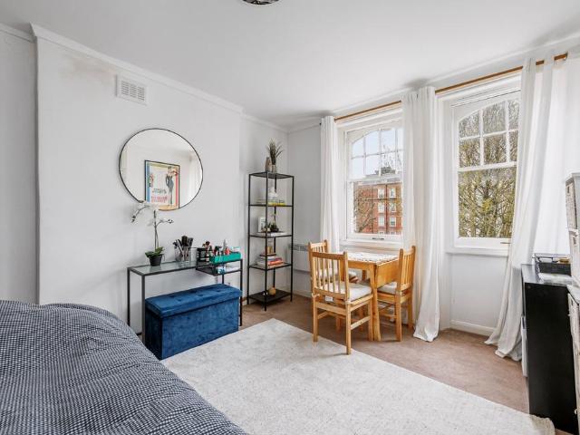 Avonmore Road, W14 Studio to rent £1,550 pcm £358 pw