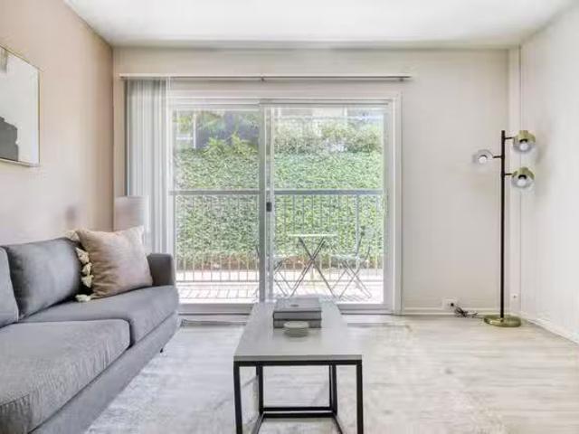 Ava Toluca Hills 3636 Barham Blvd, Hollywood Hills 1 Bedro.