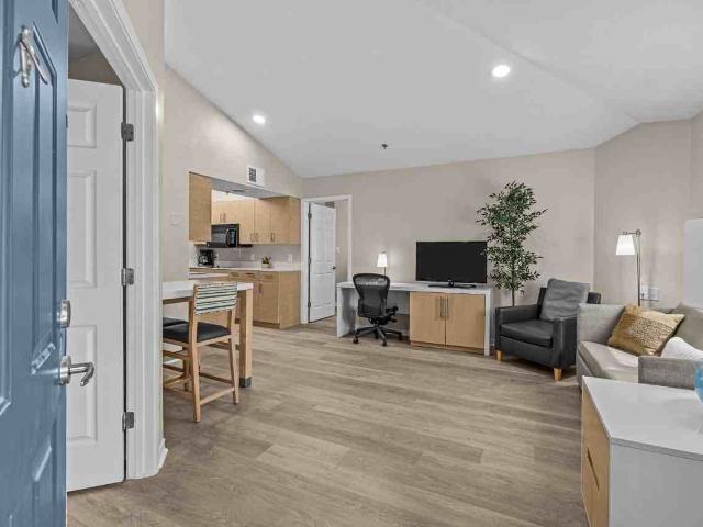Avail Sandy Springs 2 Bedroom Apartment for Rent at 760 Mount Vernon Hwy Ne, Sandy Springs, GA 30328